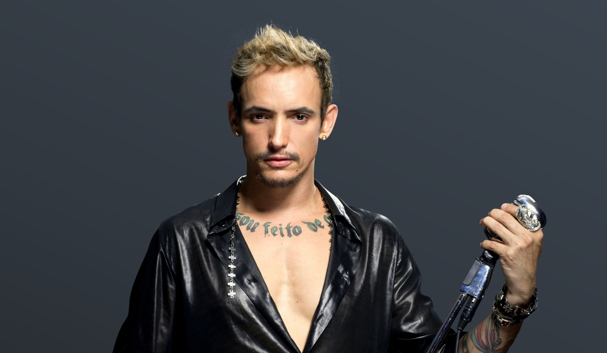 Ricky Vallen canta sucessos da carreira no Sesc Casa do Comércio em ...