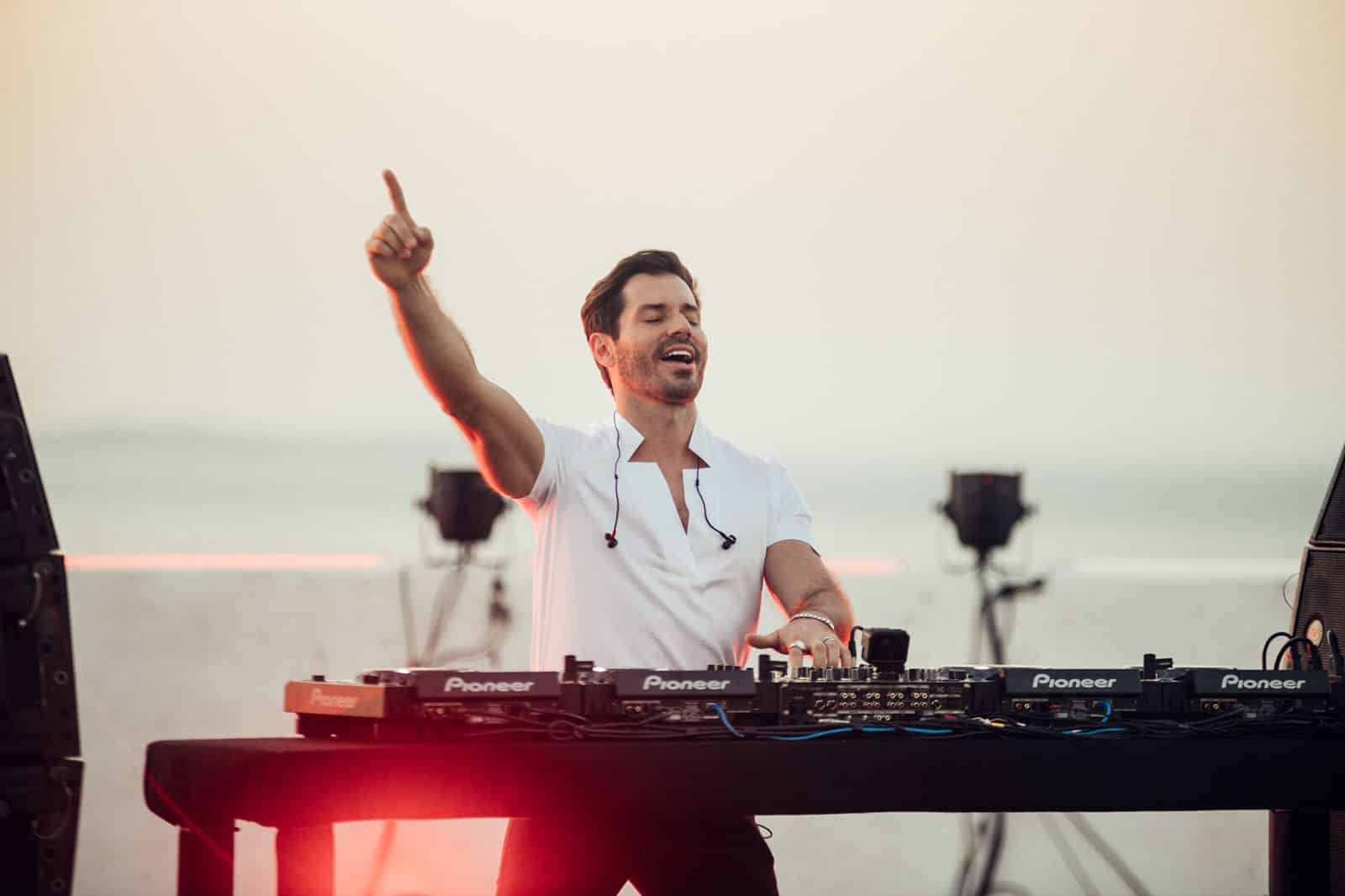 DJ Gui Guerrero lança show gravado no Farol da Barra - Uran Rodrigues