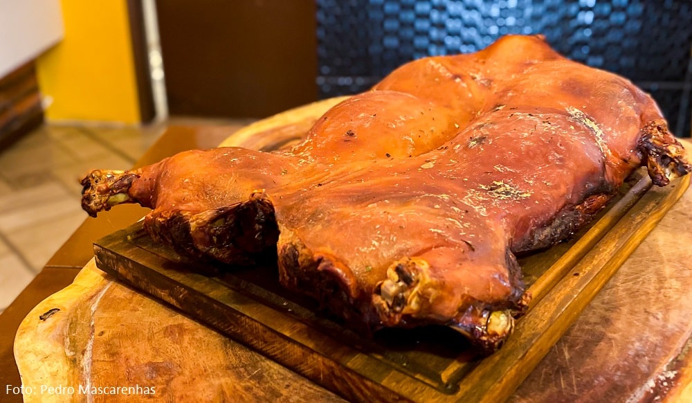 Leitão à Moda da Chef entra no menu do Benedita - Uran Rodrigues
