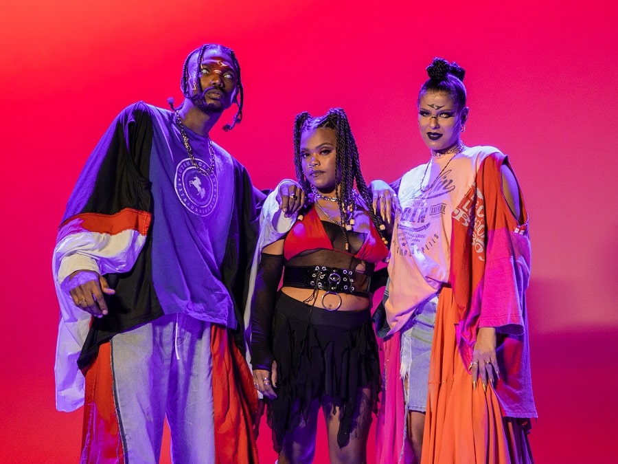 Duo Barbarize lança ‘Aquitaquente’: frevocore eletrizante que esquenta ...